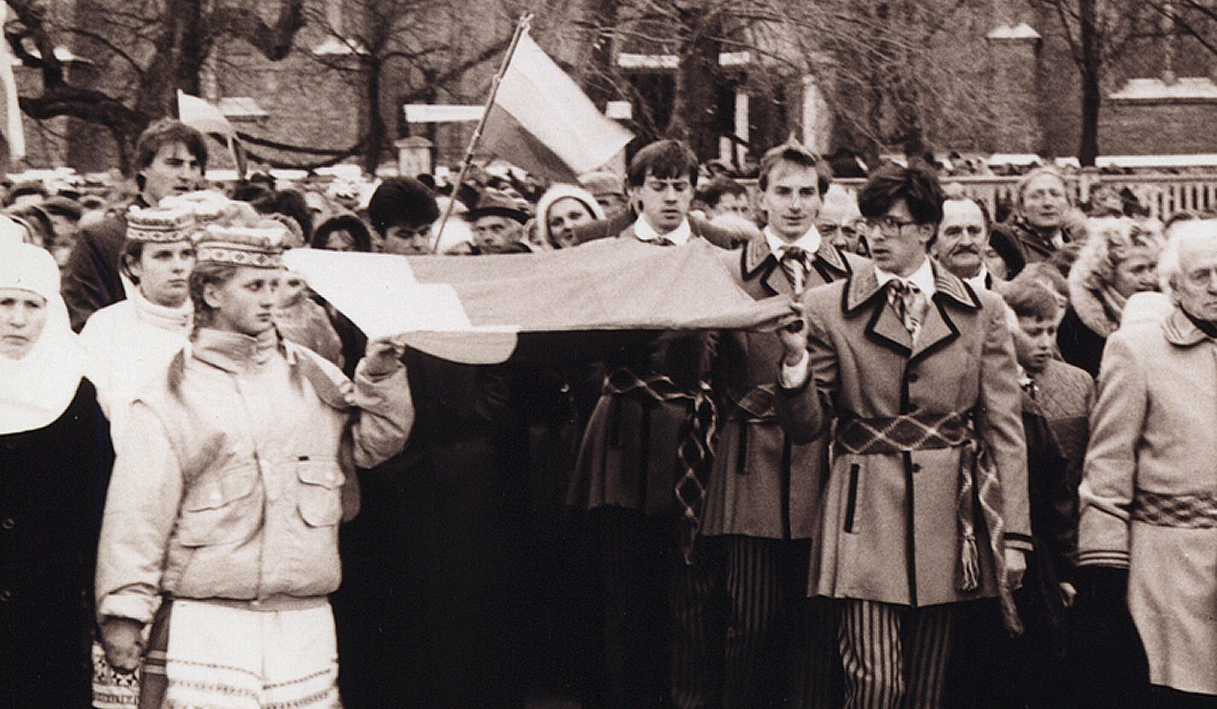 TRISPALVĖS SUGRĮŽIMAS - Kupiškėnų mintys